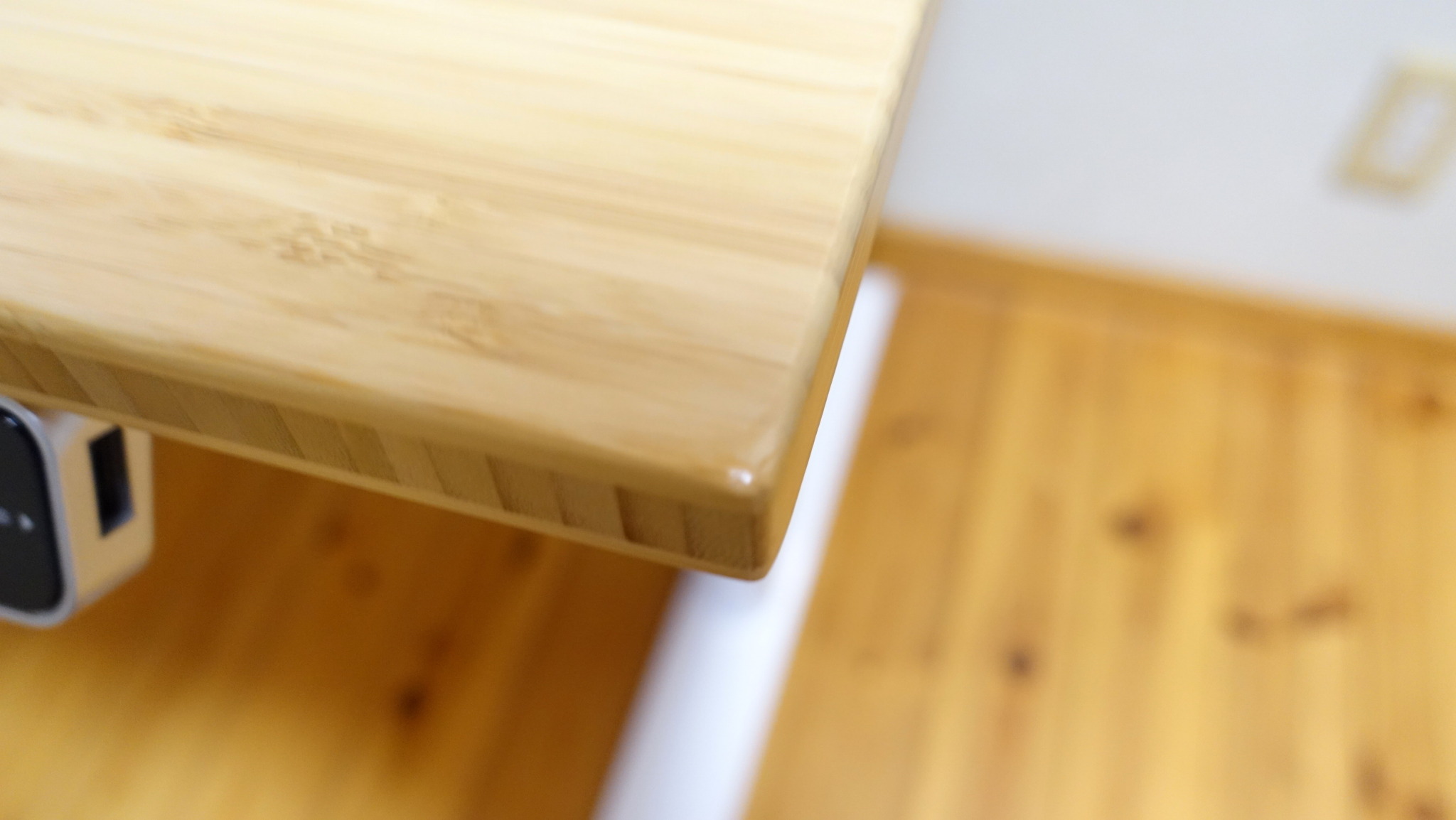 FLEXISPOT E8 Bambooレビュー｜天然竹天板が美しい最先端の電動昇降式スタンディングデスク | Revieweb