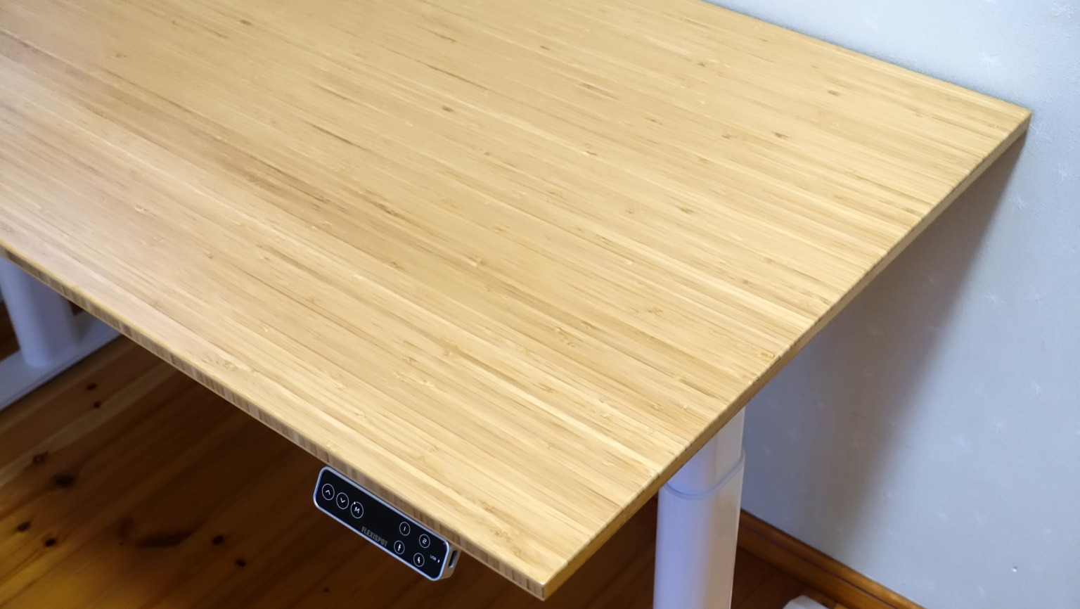 FLEXISPOT E8 Bambooレビュー｜天然竹天板が美しい最先端の電動昇降式スタンディングデスク | Revieweb